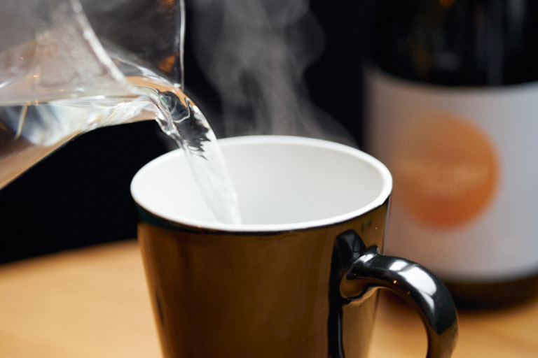 玄人のものにしておくのはもったいない！｜焼酎お湯割りの魅力を再発見。 – クラフトスピリッツを再発見するWEBマガジン